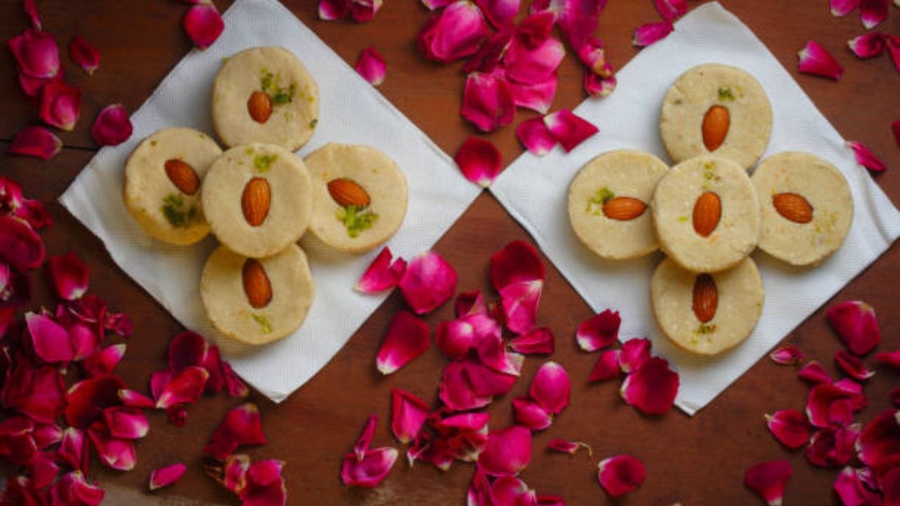 Bhapa Sandesh: এভাবে ভাপা সন্দেশ বানিয়ে নিন বাড়িতে, হেলায় হারিয়ে ...
