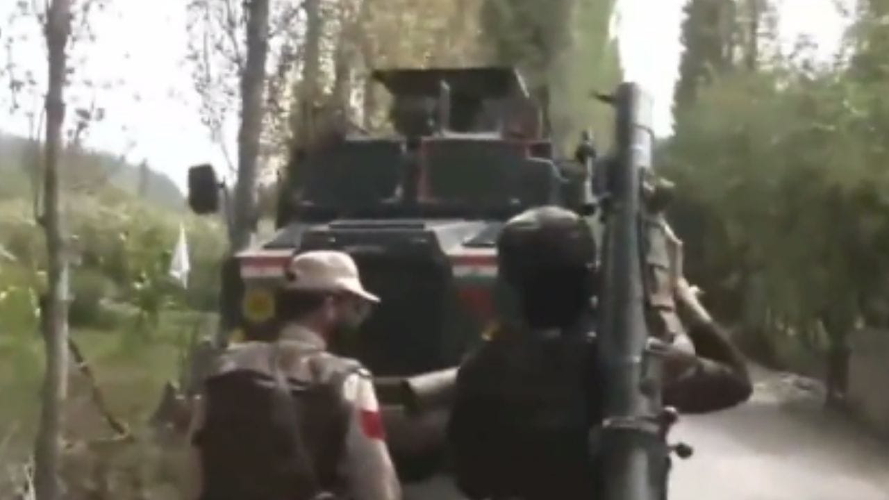 J&K Encounter: আনা হল IED বিস্ফোরক-রকেট লঞ্চার, জঙ্গিদের গোপন ঘাঁটি থেকে বের করতে বিশাল অভিযান ...