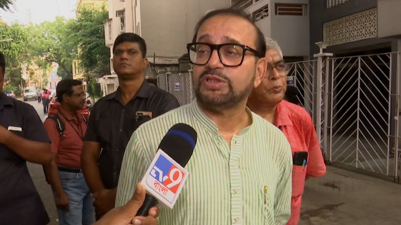 Atin Ghosh on Durgapuja: 'পুজোটা রাজনীতির জায়গা নয়', তরজা নিয়ে মুখ ...