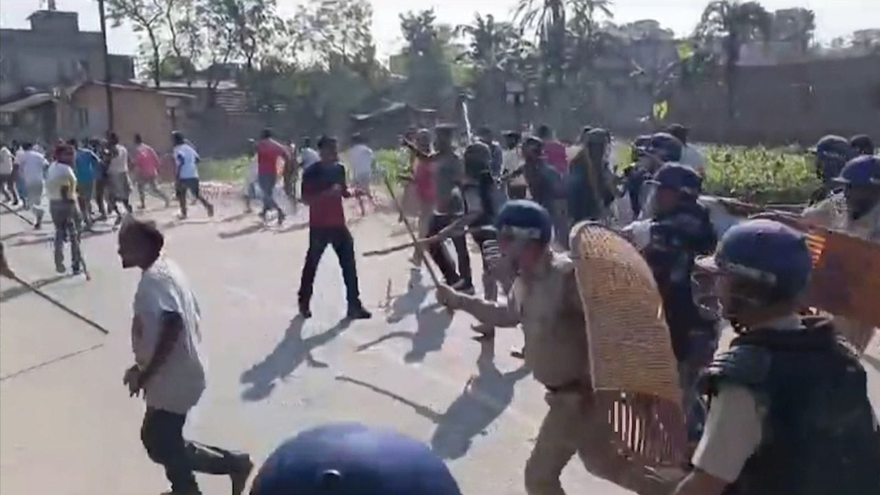 Chanchal Clash: মহালয়ায় সূত্রপাত, দশমীতে ক্লাইম্যাক্স! ফুটবল খেলা ...