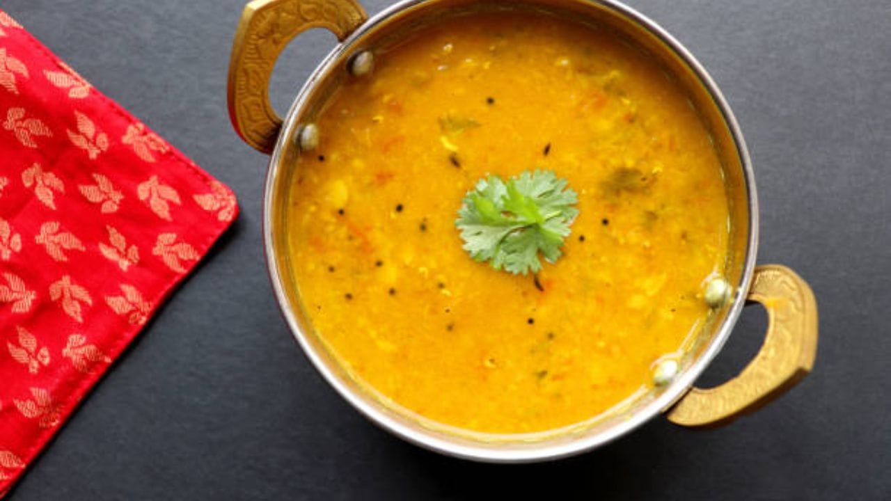 Lau Dal: লাউ দিয়ে হালকা-পাতলা মুসুরের ডাল দুপুরে বানিয়ে খান এক বাটি ...