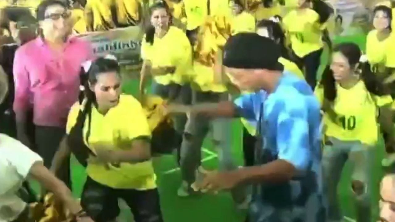 VIDEO: শ্রীভূমির পুজো মণ্ডপে জমিয়ে নাচ রোনাল্ডিনহোর - Bengali News ...