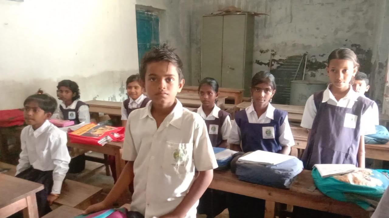 Basirhat School: এক শিক্ষকের কাঁধে ভর করেই চলছে গোটা স্কুল, এভাবে আর ...