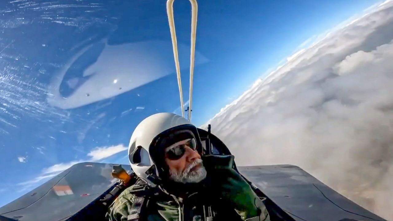 PM Modi-Congress: তেজস যুদ্ধবিমানে সওয়ার প্রধানমন্ত্রী, কংগ্রেস বলল ...