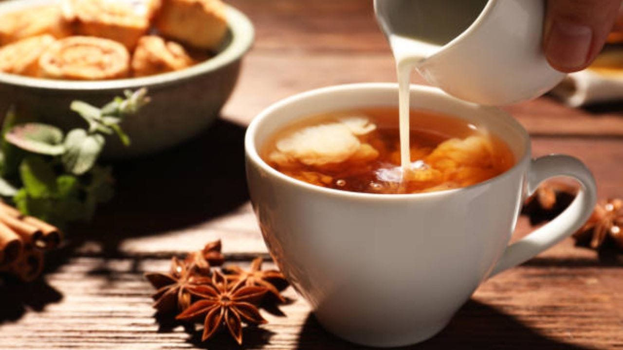 Winter Special Tea: ফুটিয়ে নয়, ভেজেই বানিয়ে খান এই দুধ চা - Bengali ...