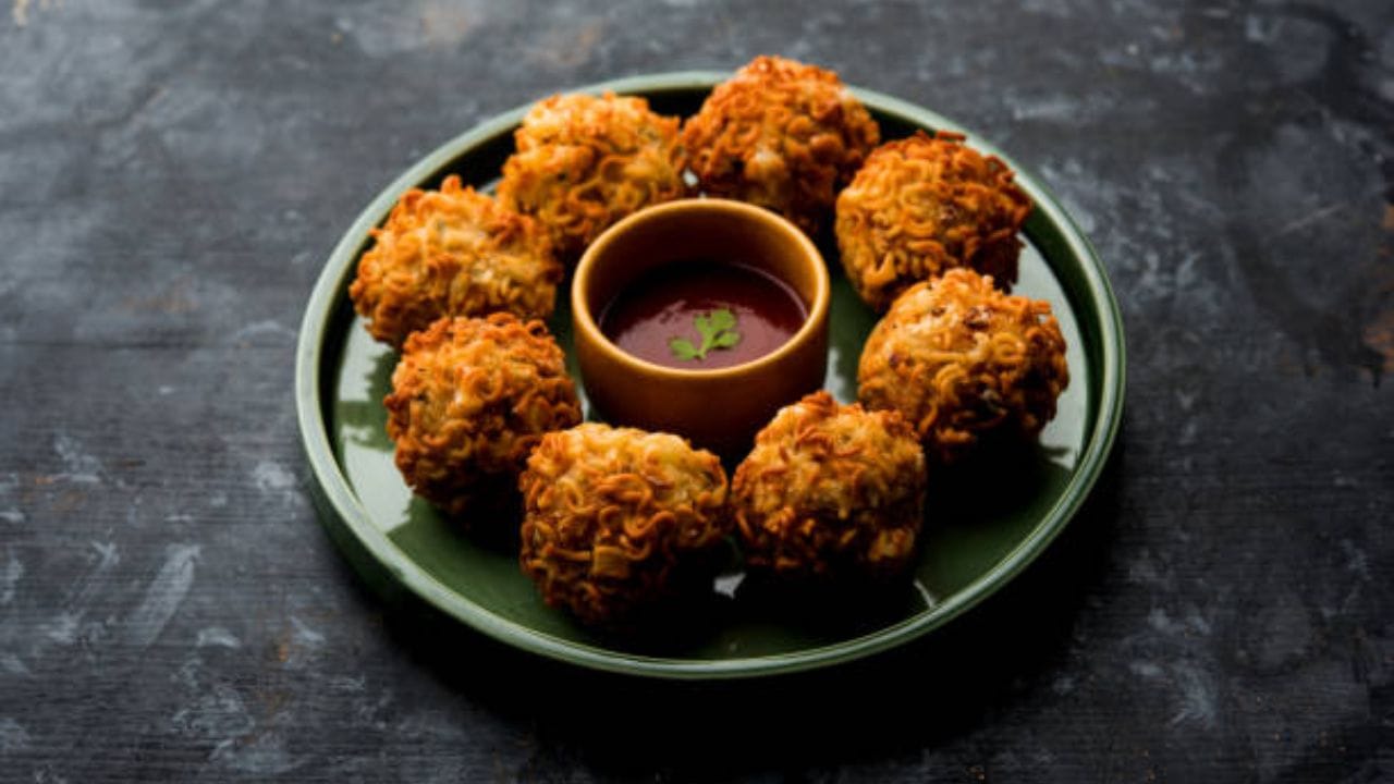 Muri Pakora: বাড়িতে থাকা একদম কম উপকরণেই বানিয়ে ফেলুন মুড়ির পকোড়া ...