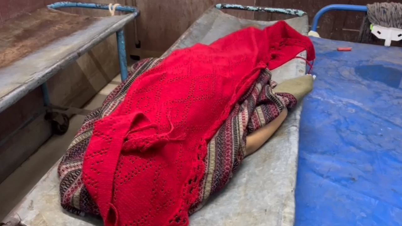 North 24 Pargana: বাড়ির পাশের গর্তে ভাসছে দেহ, ঘুম থেকেই উঠে আর মেয়ের ...