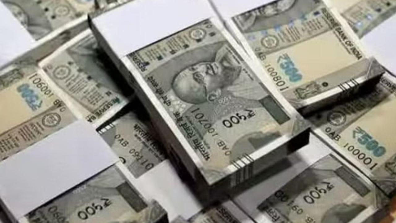 Money Recovered From Congress MP's House: টাকা গুনতে গিয়ে বিকল মেশিনও ...