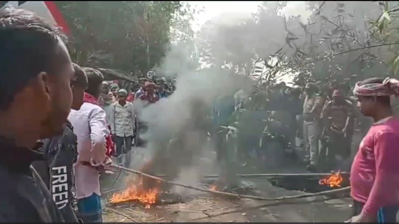 Hooghly: তিন মাস আগে ভেঙেছে সেতু, সংস্কারের দাবিতে রাস্তায় আগুন ...