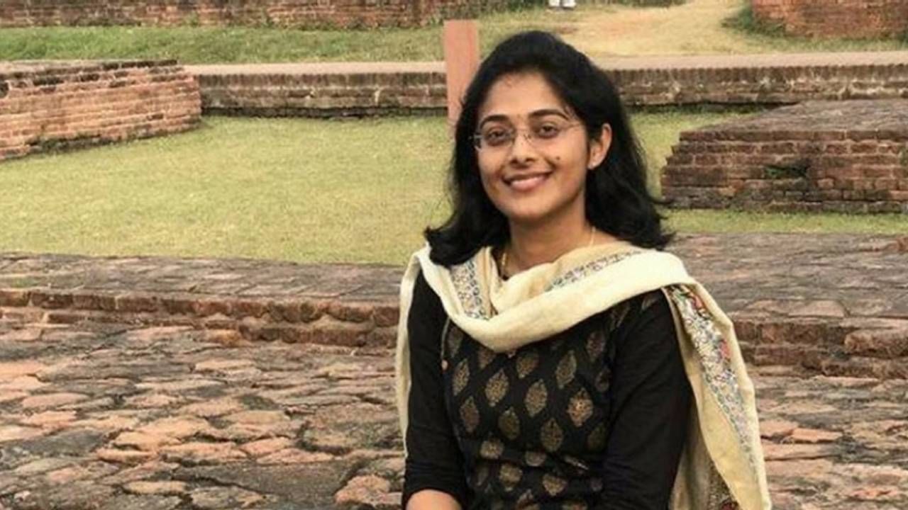 UPSC: ইংরাজি বলতে গেলে খেতেন হোঁচট, ঠেকে শিখেই আজ তাক লাগাচ্ছেন IAS ...