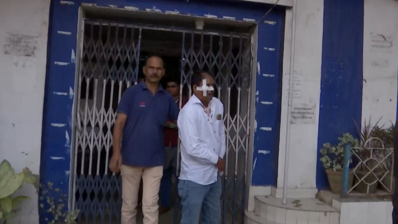 TMC Group Clash: প্রতিষ্ঠার দিনও থামল না! খাস কলকাতায় TMC-র দুই গোষ্ঠীর কোন্দলে রক্তারক্তি ...