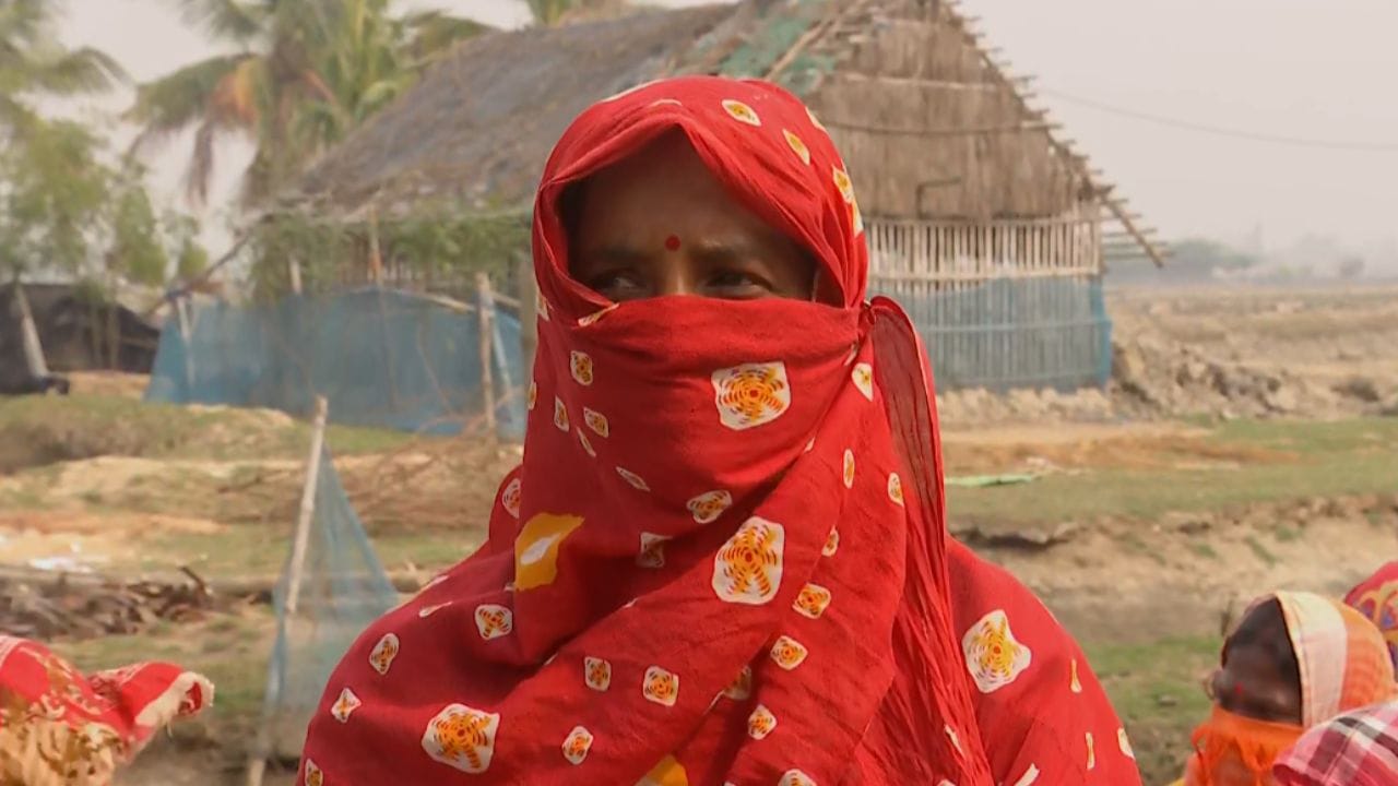 Sandeshkhali Women: 'দেখতে সুন্দর হলে বসিয়ে রাখত, আর বাকিদের ...