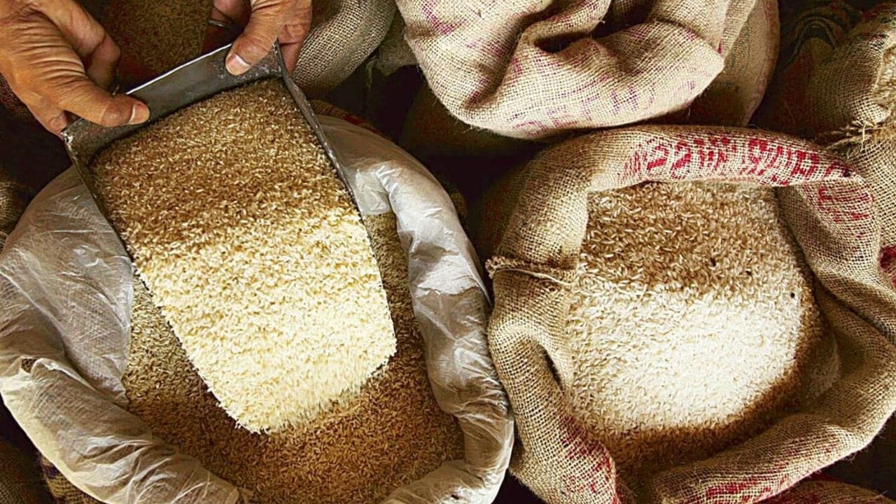 Bharat Chawl-Daal: সরকারের উদ্যোগে অবিশ্বাস্য সস্তায় মিলছে চাল-ডাল, কত ...