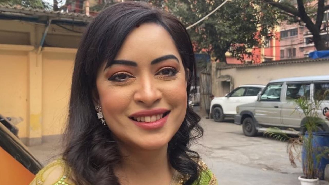 'আমি রক্তচোষা পিশাচ,' টালিগঞ্জের শুটিং ফ্লোরে দাঁড়িয়ে কেন নিজের ...