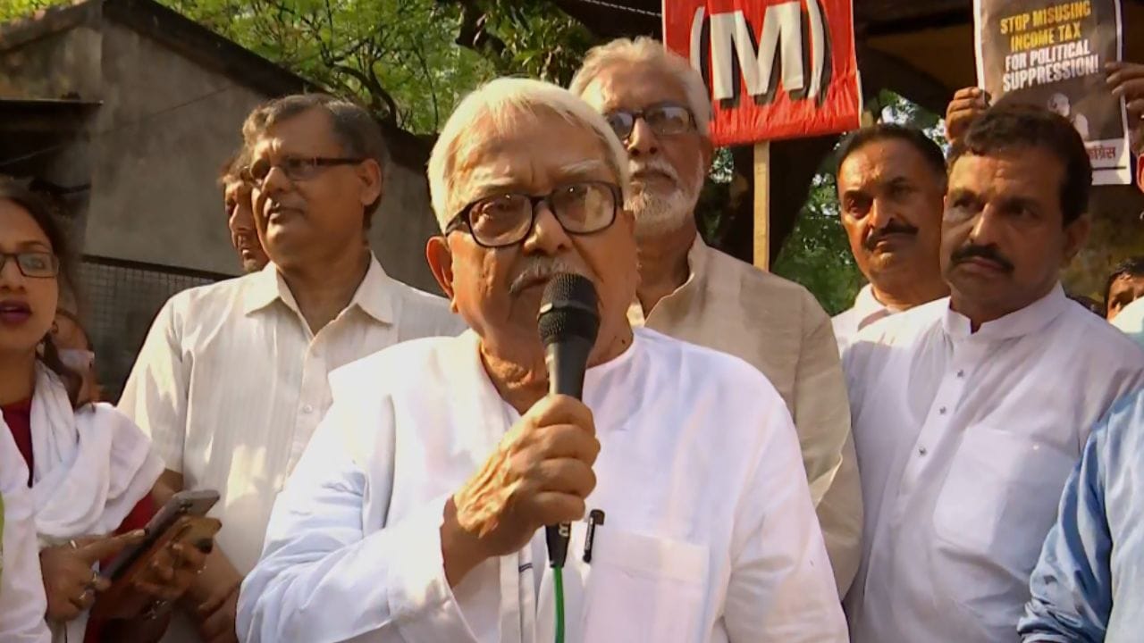 Biman Basu: ৩৪ ডিগ্রির গরমেও মাইক হাতে ঝাঁঝালো বক্তৃতায় 'রক্ত গরম ...