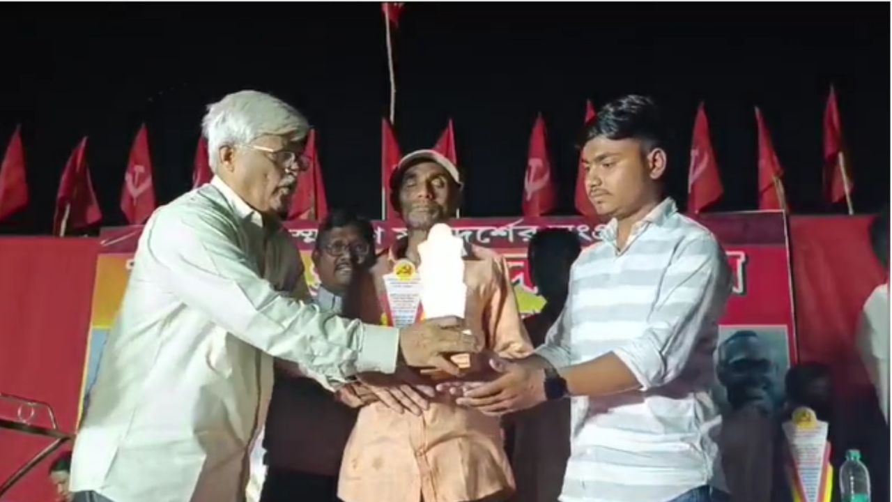 CPIM: ভোটের আগে নয়া স্ট্র্যাটেজি? নব্যদের খোঁজে পুরনোদের 'ঠিকানায়' CPIM - Bengali News ...