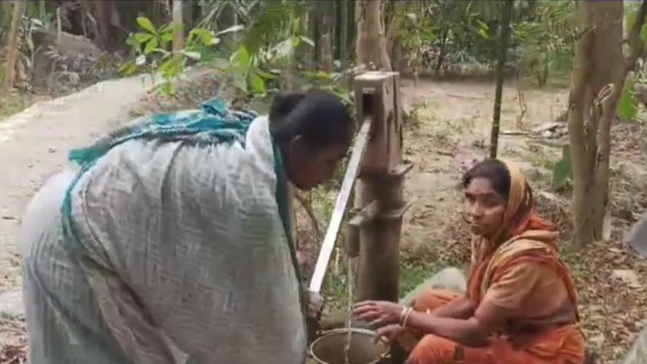 Ghatal: মিলছে না সজল ধারা প্রকল্পের পানীয় জল, সমস্যায় একাধিক পরিবার - Bengali News | Ghatal ...