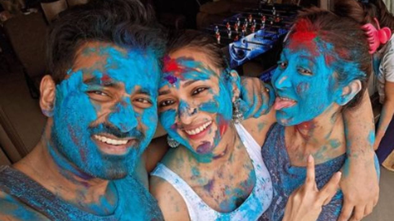 Holi 2024: কেউ ঘনিষ্ঠ, কেউ বা শিষ্ট- বৈশাখী, শ্রাবন্তী, সৃজন, দীপ্সিতাদের রঙিন দৃশ্য - Bengali ...