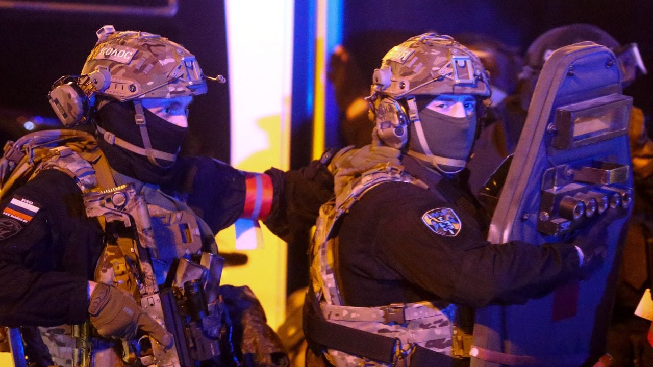 Russia ISIS Attack: 'ছদ্মবেশে' ঢুকেছিল ওঁরা, গুলি-গ্রেনেডের সামনে ...