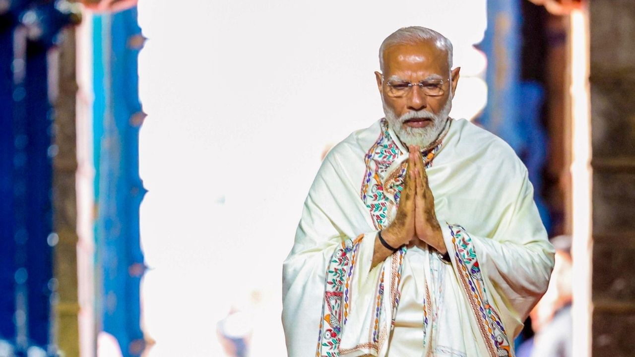 PM Narendra Modi: ধ্যানে বসেছেন প্রধানমন্ত্রী মোদী, ৪৫ ঘণ্টায় এক দানা ... PM Narendra Modi: ধ্যানে বসেছেন প্রধানমন্ত্রী মোদী, ৪৫ ঘণ্টায় এক দানা ...