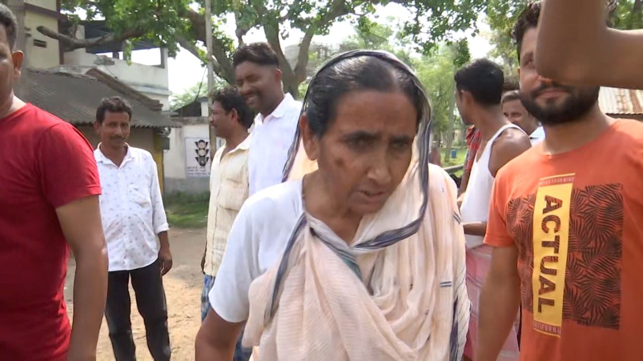 Satabdi Roy:ভোটের দিন চরম ব্যস্ততা, দিনের শুরুতে এই বৃদ্ধাই রুদ্ধ করলেন শতাব্দীর গতি! স্থবির ...