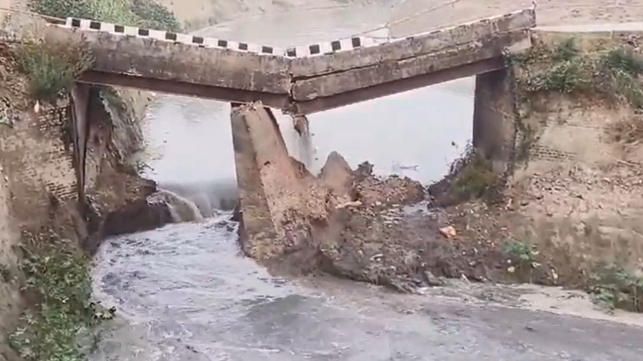 Bridge Collapsed in Bihar: বিহারে ফের ভেঙে পড়ল সেতু, দেখুন ভিডিয়ো ...
