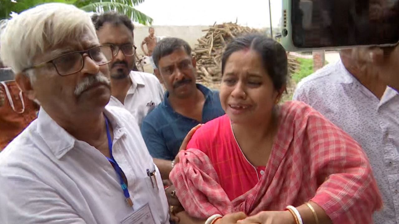 Sujan Chakraborty: 'আমার সংসারটা শেষ করে দিচ্ছে', ডুকরে কান্না এজেন্টের স্ত্রী'র, গলা ধরে এল ...