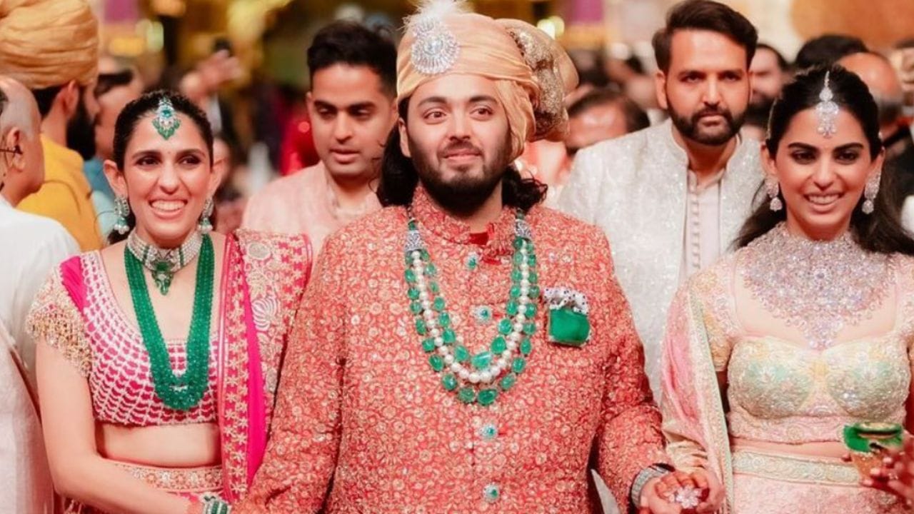 রাধিকাকে ছাডুন, অনন্ত অম্বানীর এই কালগি-ব্রোচ দেখেছেন? গোটা রাজ্যের ...