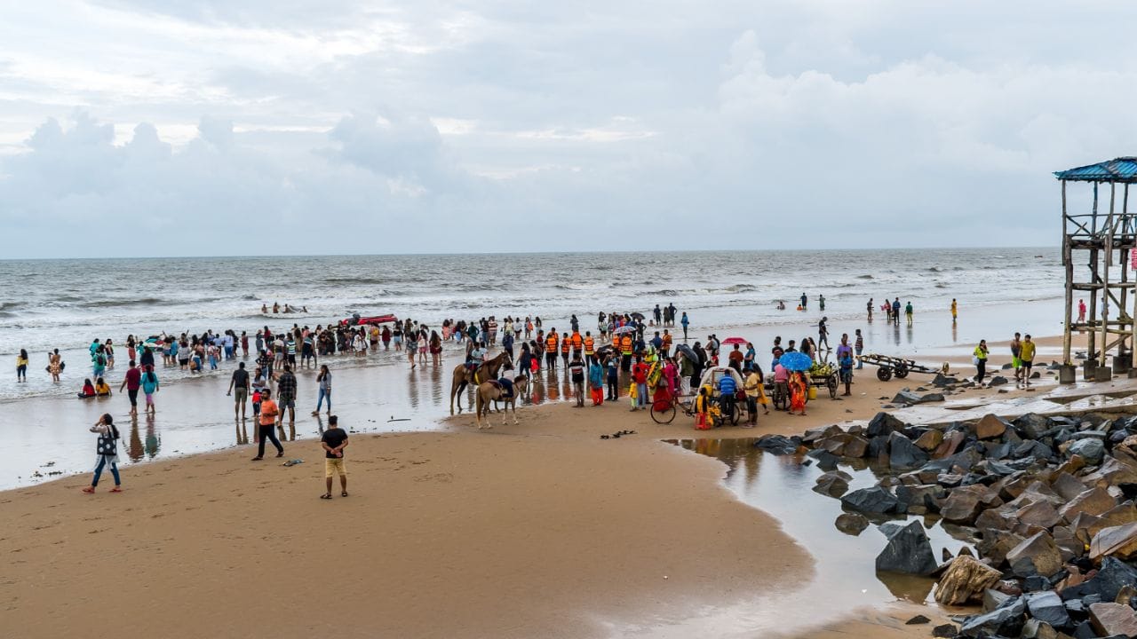 Death at MandarMani: বর্ষার মন্দারমণিতে সমুদ্রে ৬ বন্ধুর দাপাদাপি ...