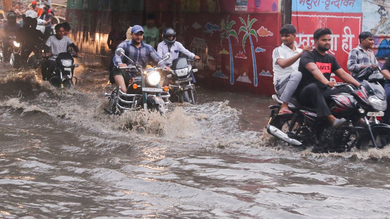 Weather Update: জোড়া ঘূর্ণাবর্তের প্রভাবে কী ঘটতে চলেছে বাংলায়, জেনে ...