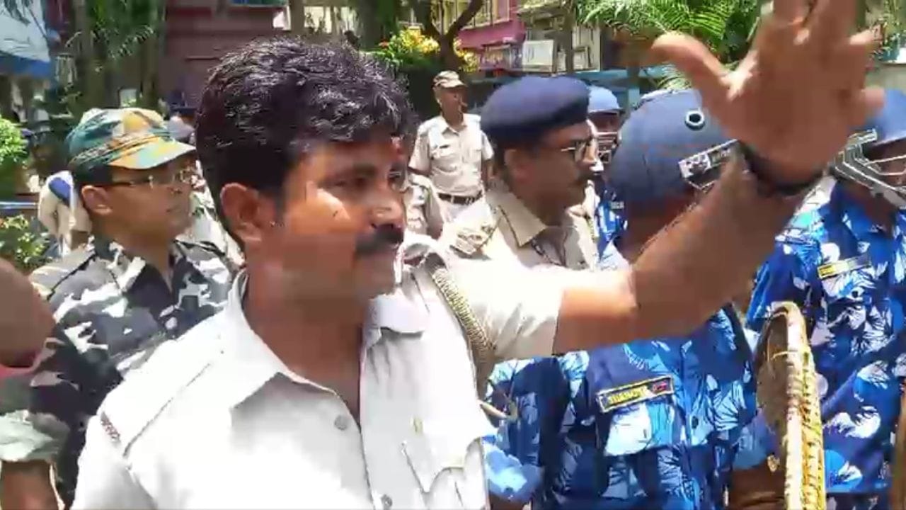 Singur: সদস্যকে মারধরের প্রতিবাদ, সিঙ্গুর থানায় বিক্ষোভ বিজেপির ...