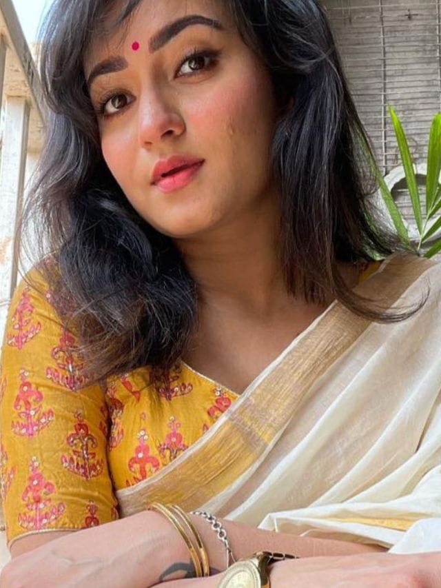 প্রিয়াঙ্কাকে কেন বাড়ি থেকে বের করে দিয়েছিলেন তাঁর মা? – TV9Bangla