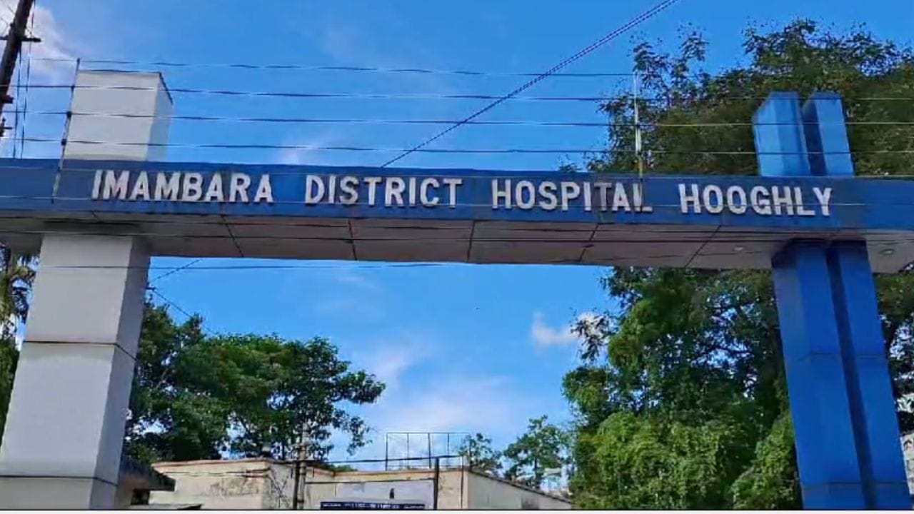 Chinsura: আউট ডোর বন্ধ, লিফটের সামনে বসে রোগী দেখছেন চিকিৎসকরা ...