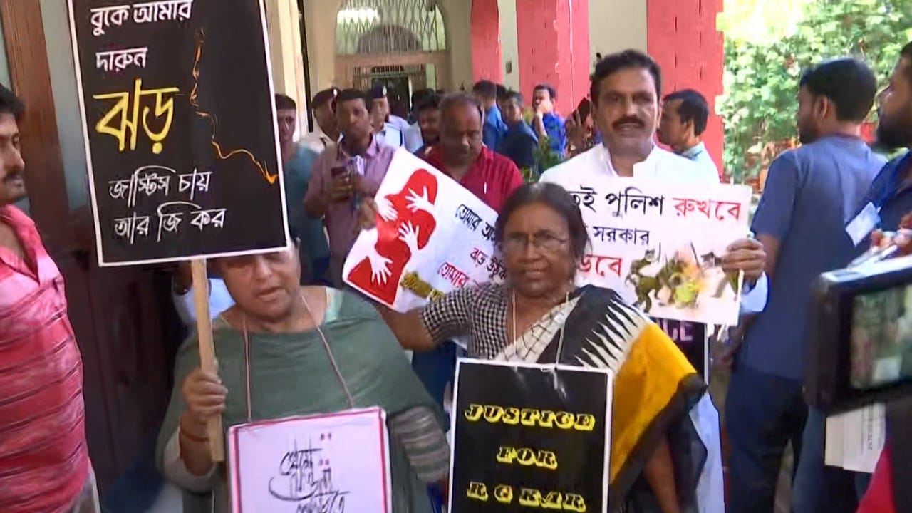 RG Kar Protest: আরজি কর কাণ্ডের ছাপ এবার কলকাতা পৌরসভায়, অধিবেশন শুরু ...