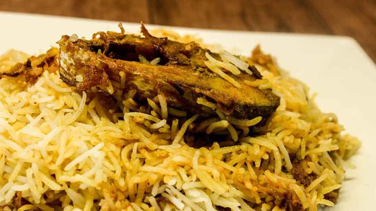 Ilish Biryani: একদম অন্য স্বাদের, ঝটপট তৈরি করে নিন লোভনীয় ইলিশের ...