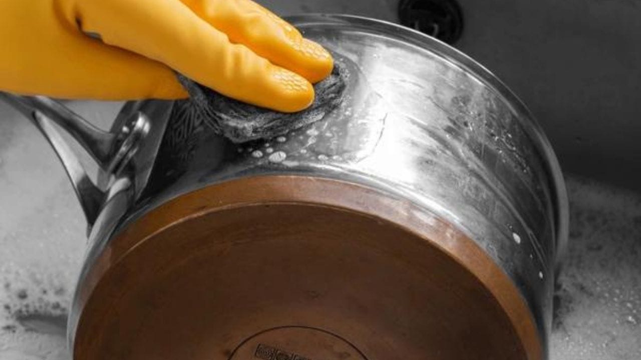 Steel Utensils Cleaning: এই উপায় জেনে রাখুন, নিমেষে পরিষ্কার হবে ...