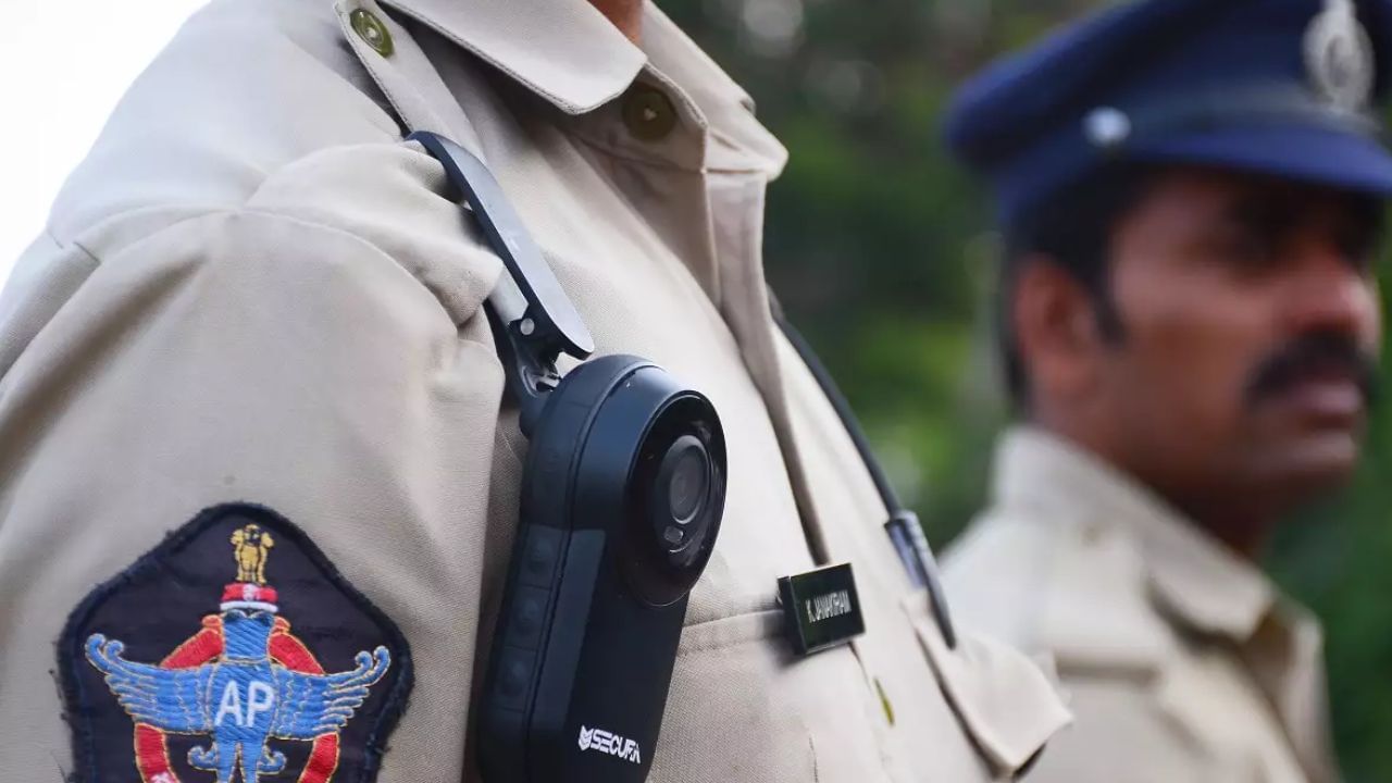 Actress: 'মিথ্যা' মামলায় অভিনেত্রী গ্রেফতার, তড়িঘড়ি তিন আইপিএস সাসপেন্ড - Bengali News | 3 ...