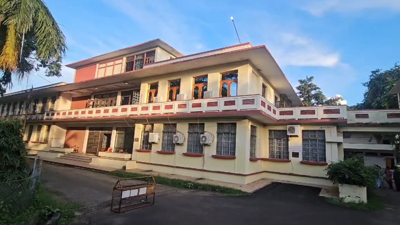 Viswa Bharati University: আরজি কর কাণ্ডের মধ্যেই বিশ্বভারতীতে ছাত্রীর ‘অস্বাভাবিক’ মৃত্যু, কপালে ...