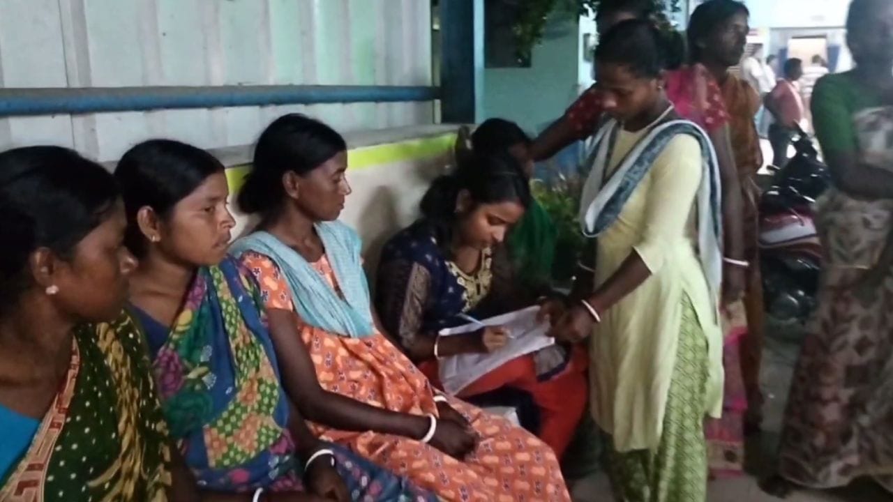 Arambag: রাত বাড়লেই বসছে মদের আসর, গোটা গ্রামের মহিলারা একজোট হয়ে ...