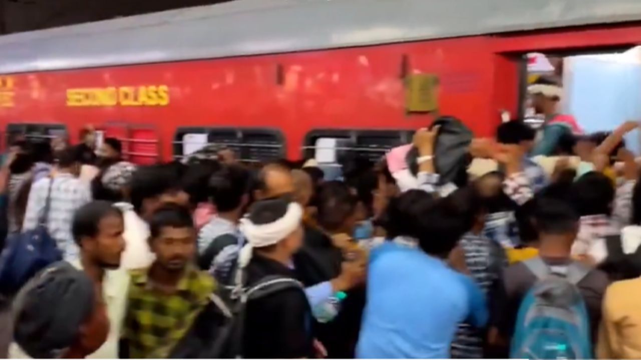 Platform Tickets: বিক্রি বন্ধ প্ল্যাটফর্ম টিকিটের! বড় সিদ্ধান্ত রেলের - Bengali News | Big ...