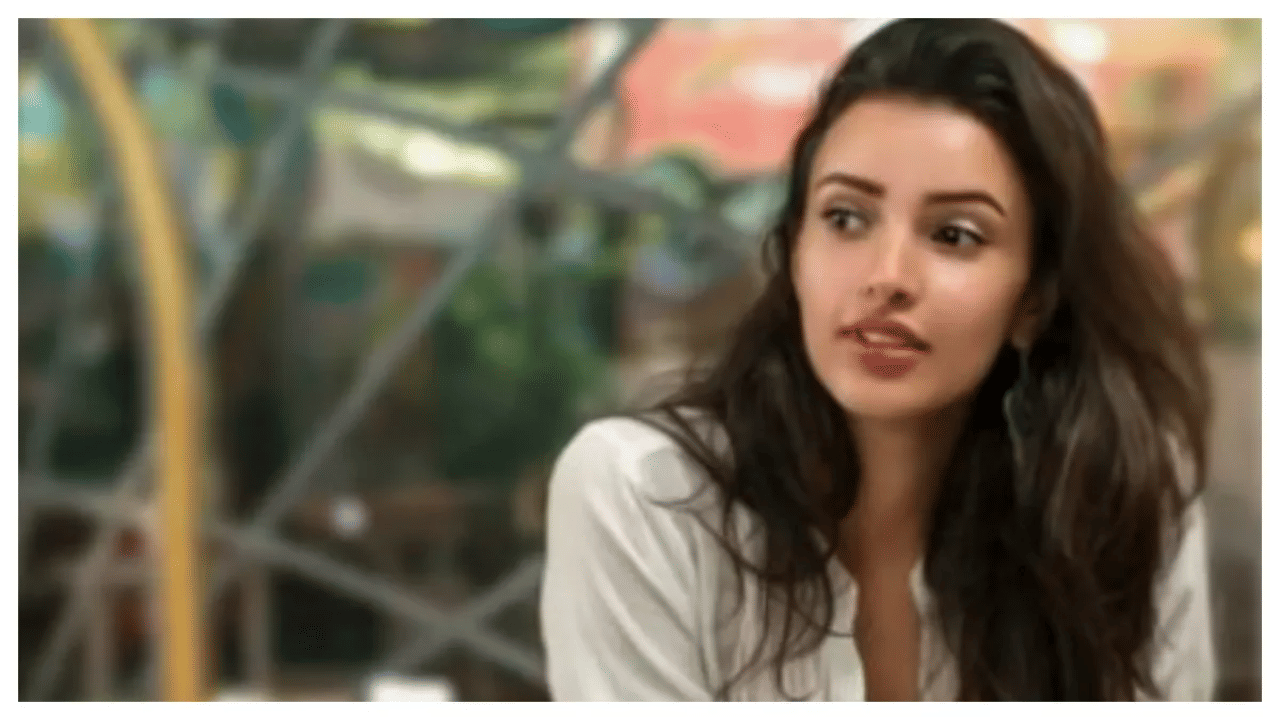 লক্ষ লক্ষ টাকা অগ্রিম নেওয়ার পরেও এমন করলেন তৃপ্তি! পোস্টারে কালি পড়ল ...