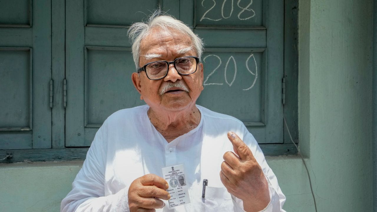 Biman Bose: হাসপাতাল থেকে ফিরলেন, কেমন আছেন বিমান বসু - Bengali News ...