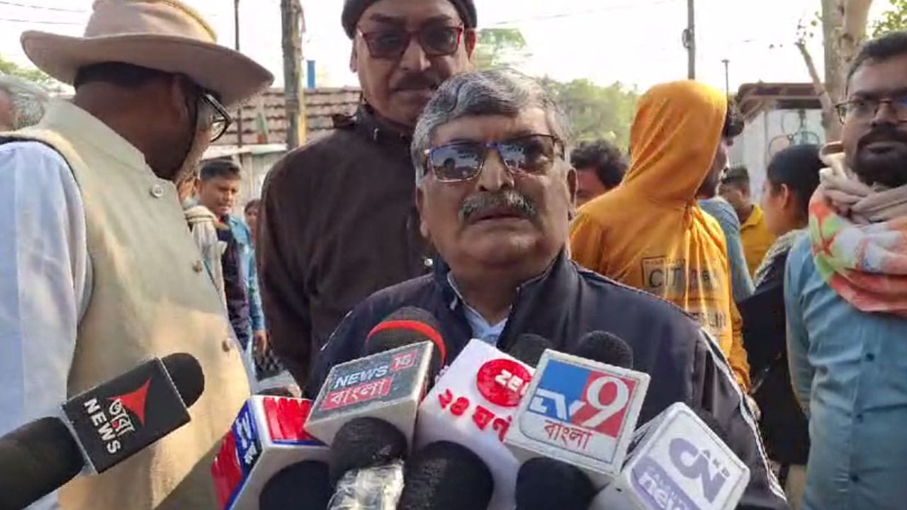 Chinsura: জল চুরি রুখলেন তৃণমূল বিধায়ক - Bengali News | TMC MLA Asit ...