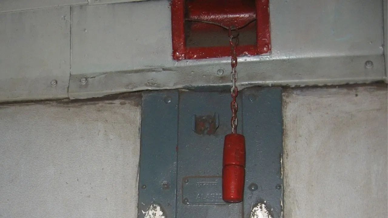 Alarm Chain Pulling: অকারণে ট্রেনে অ্যালার্ম চেন টানেন? এখনই সাবধান ...