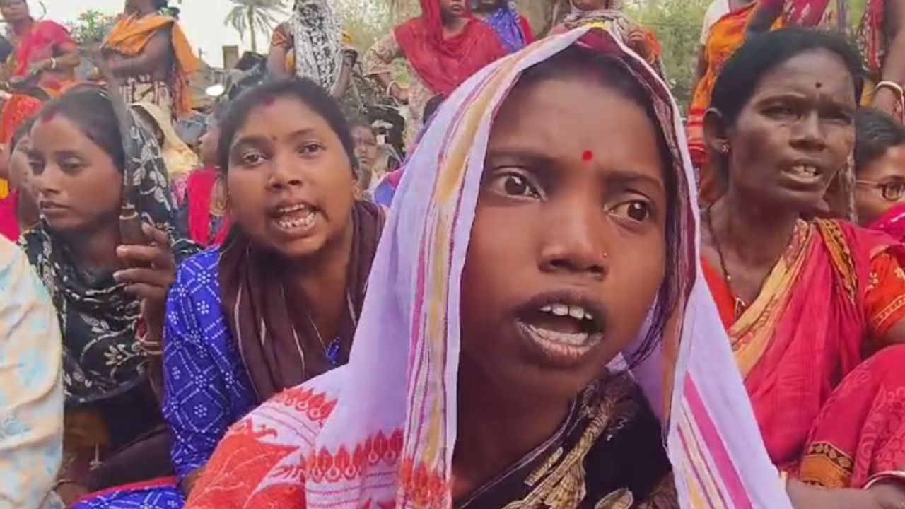 Asansol: নাবালিকাকে যৌন হেনস্থার অভিযোগ, প্রতিবাদে পথে আদিবাসী মহিলারা - Bengali News | Asasnol ...