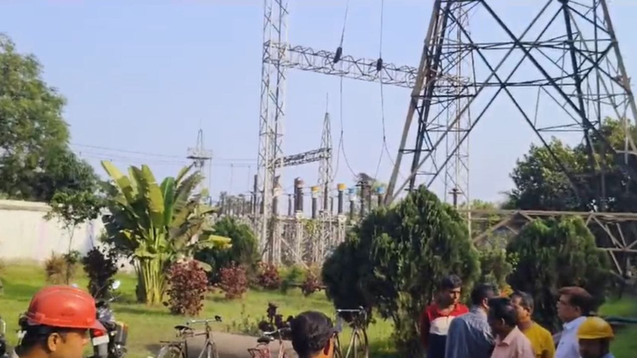 Durgapur: ট্রান্সফর্মারে বিস্ফোরণ, ঝলসে মৃত্যু হল শ্রমিকের - Bengali News | Durgapur Worker dies ...