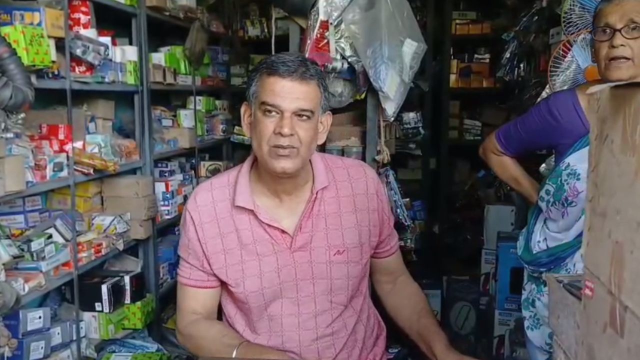 Bardhaman: সন্ধেবেলায় নামানো হল দোকানের শাটার, আর তারপরই... - Bengali News | Purba Bardhaman ...