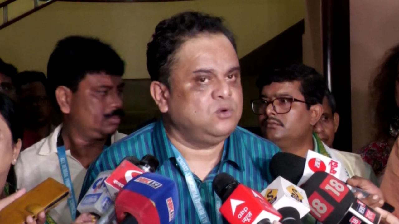 Bratya Basu: 'কেন আলোচনা চাইছেন, সেটারই উল্লেখ নেই', চাকরিহারাদের চিঠি ...