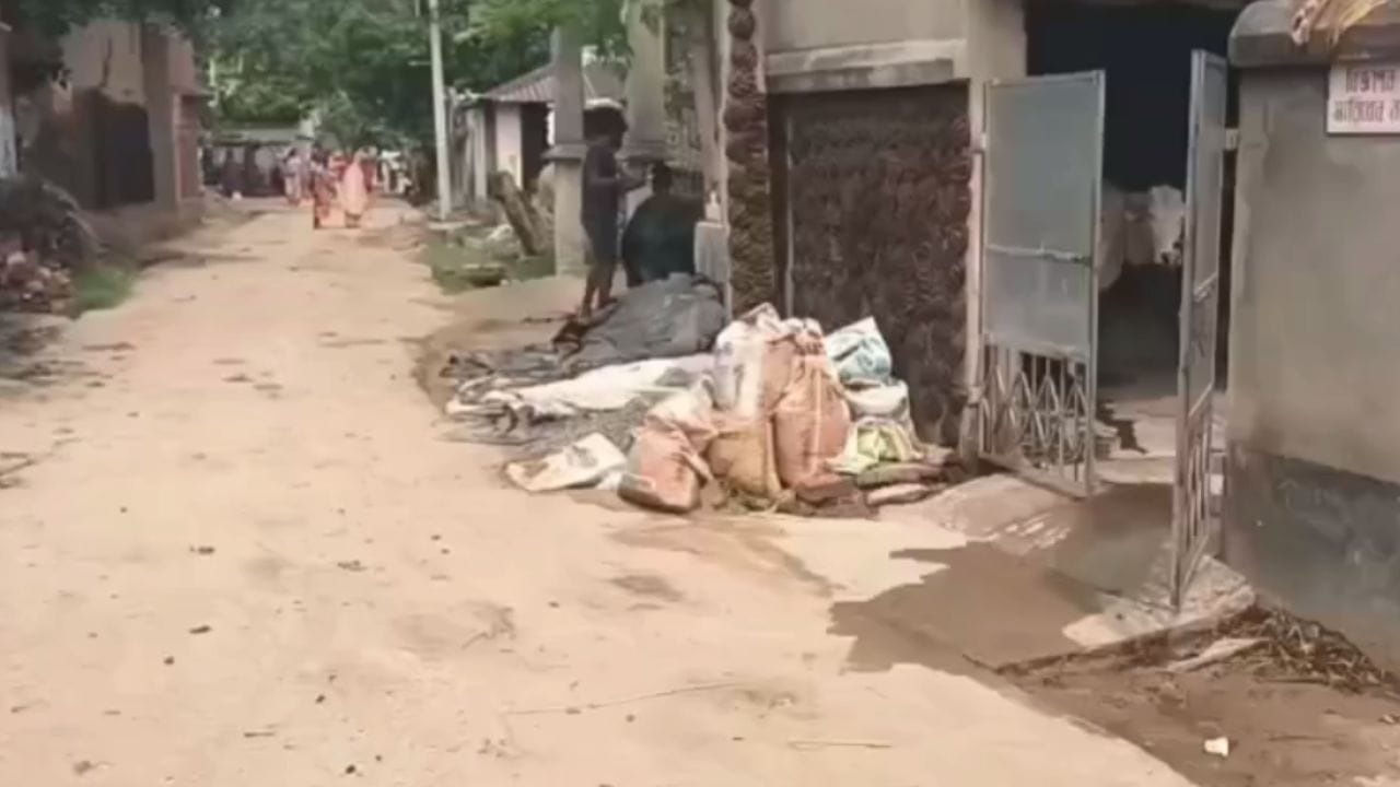 Katwa: বৃদ্ধকে থেঁতলে খুনের অভিযোগ, তারপর ঢোকানো হল নর্দমায়, গ্রেফতার ১ - Bengali News | Katwa ...