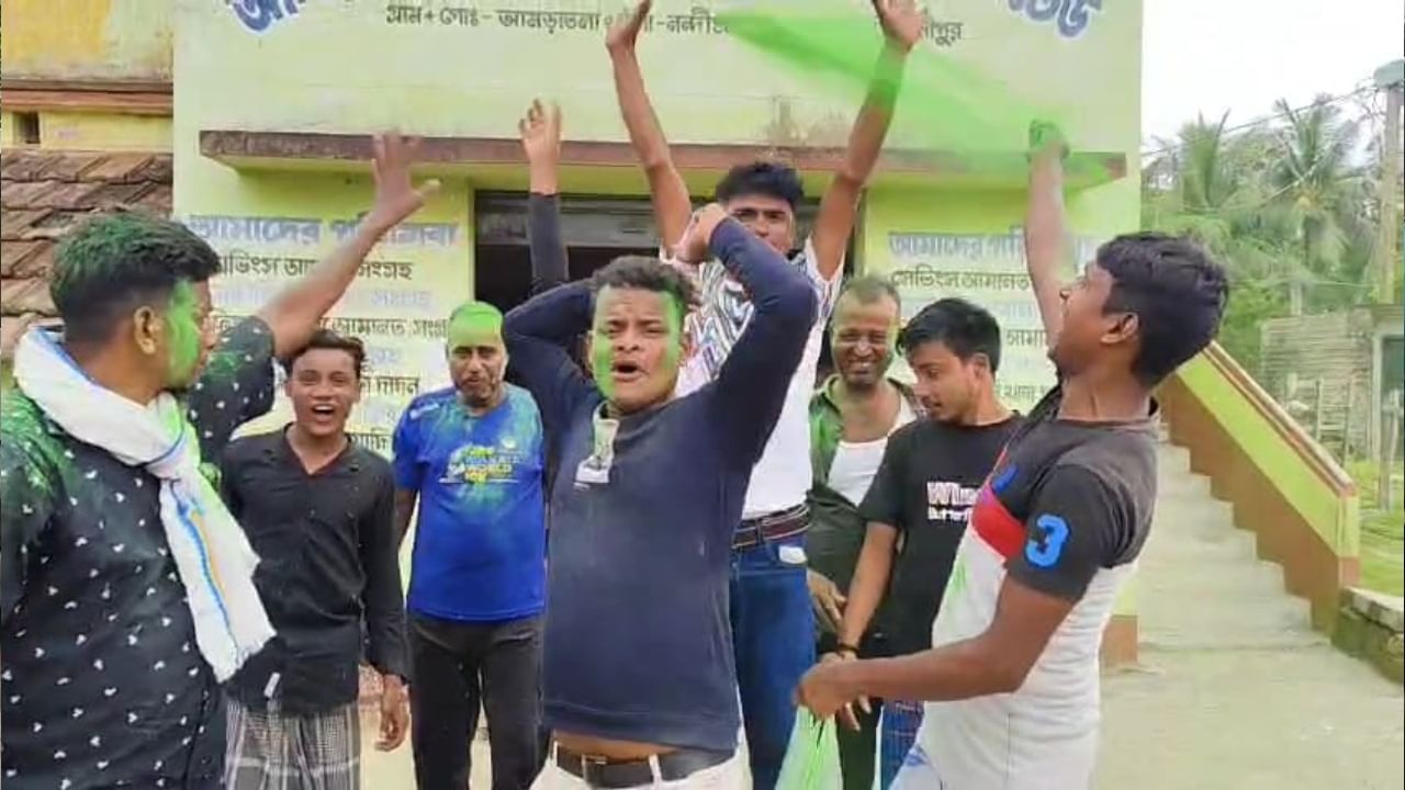 Nandigram: ভোটে হেরেও হাসছে তৃণমূল, চলছে সবুজ আবির খেলা! হচ্ছেটা কী নন্দীগ্রামে? - Bengali News ...